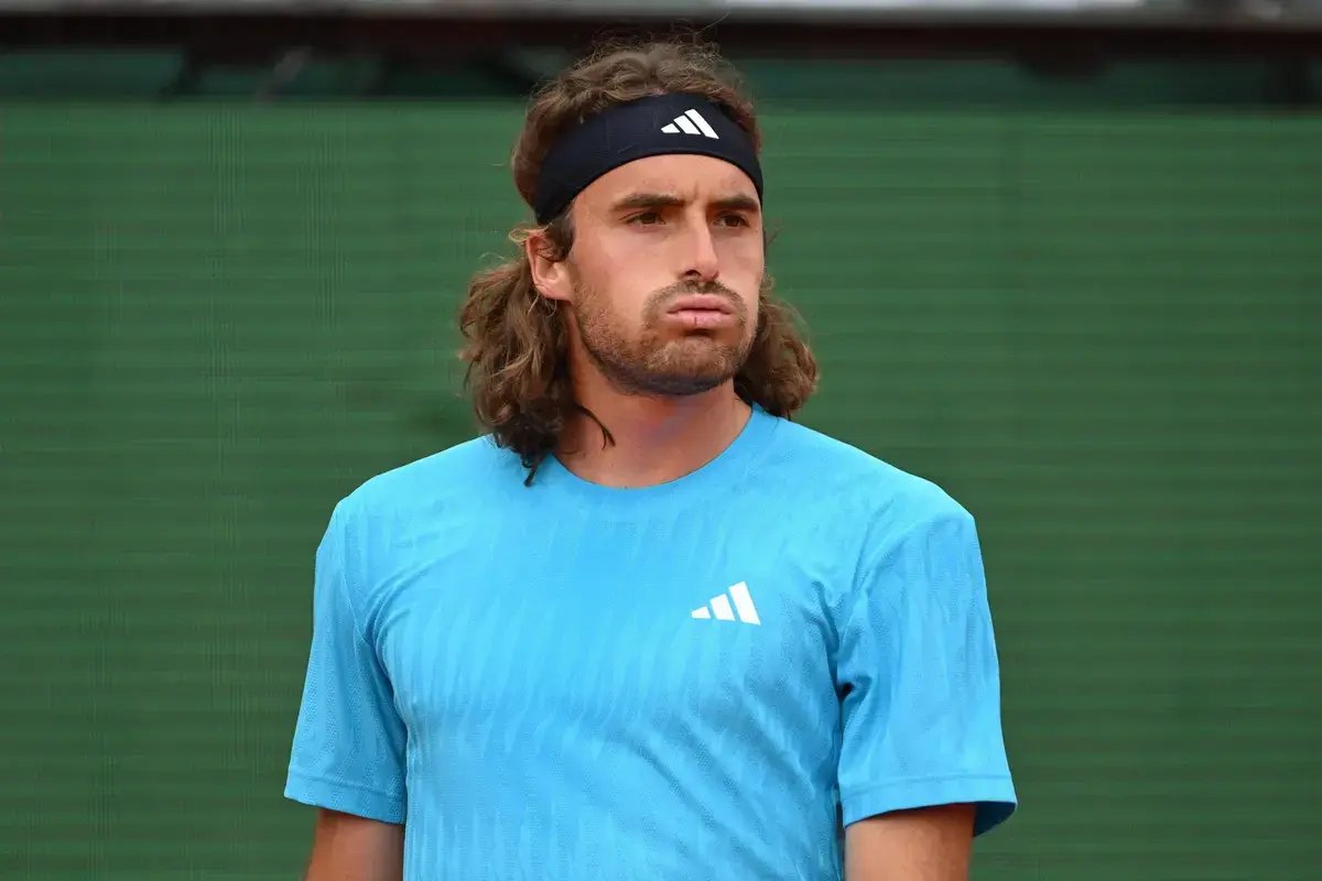 Stefanos Tsitsipas afunda após derrota no Monte-Carlo Masters