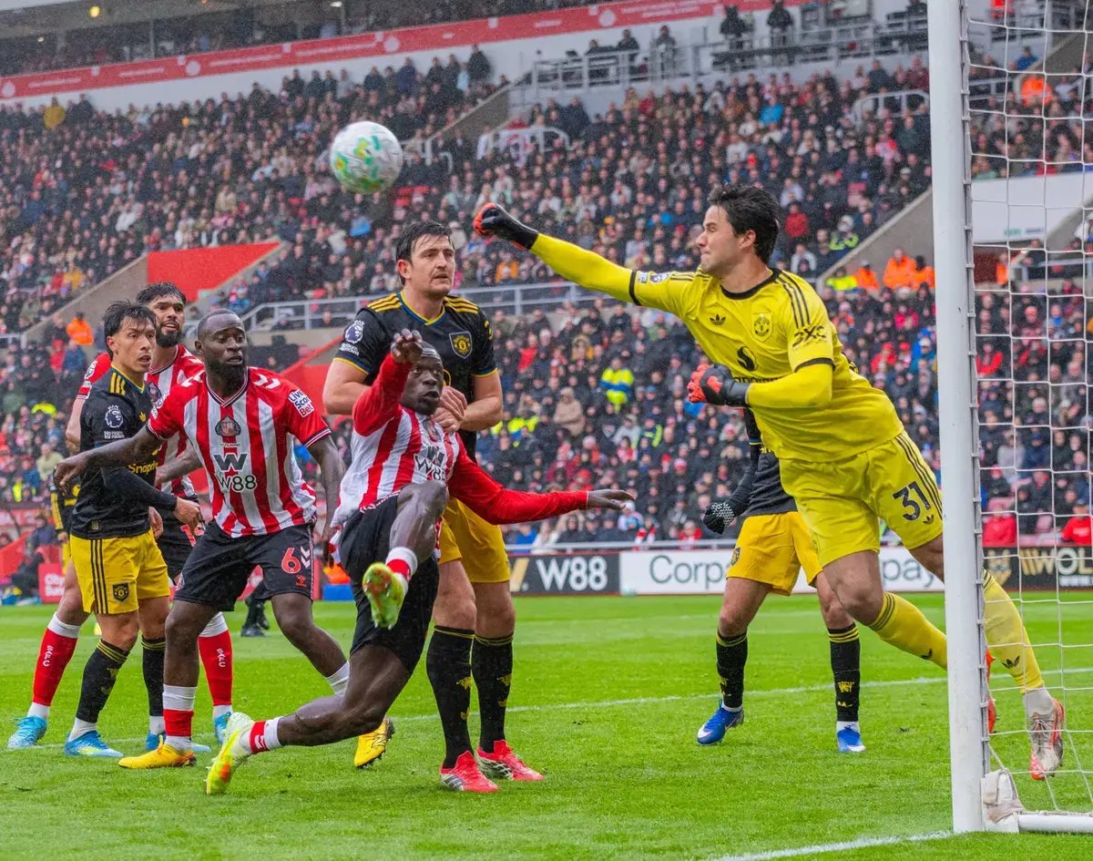 Sunderland fica a um passo da vitória contra um Manchester United apático